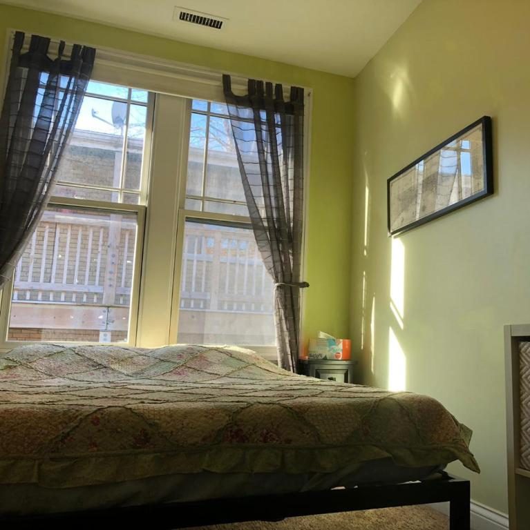 The Greenleaf House – 1320 West Greenleaf Avenue, Chicago, IL 60626